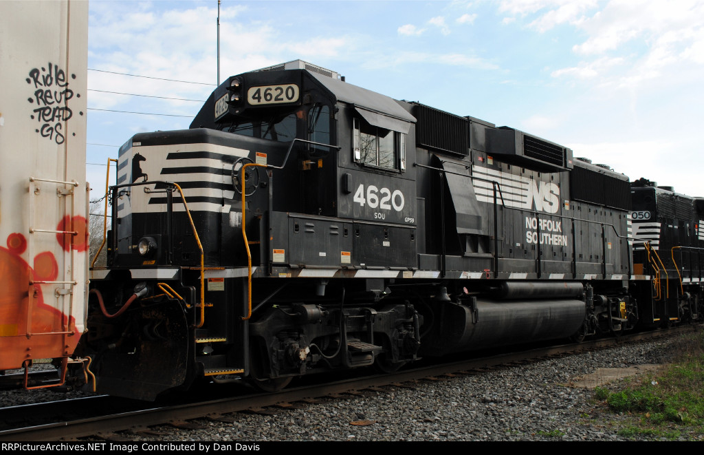 NS GP59 4620 on H76